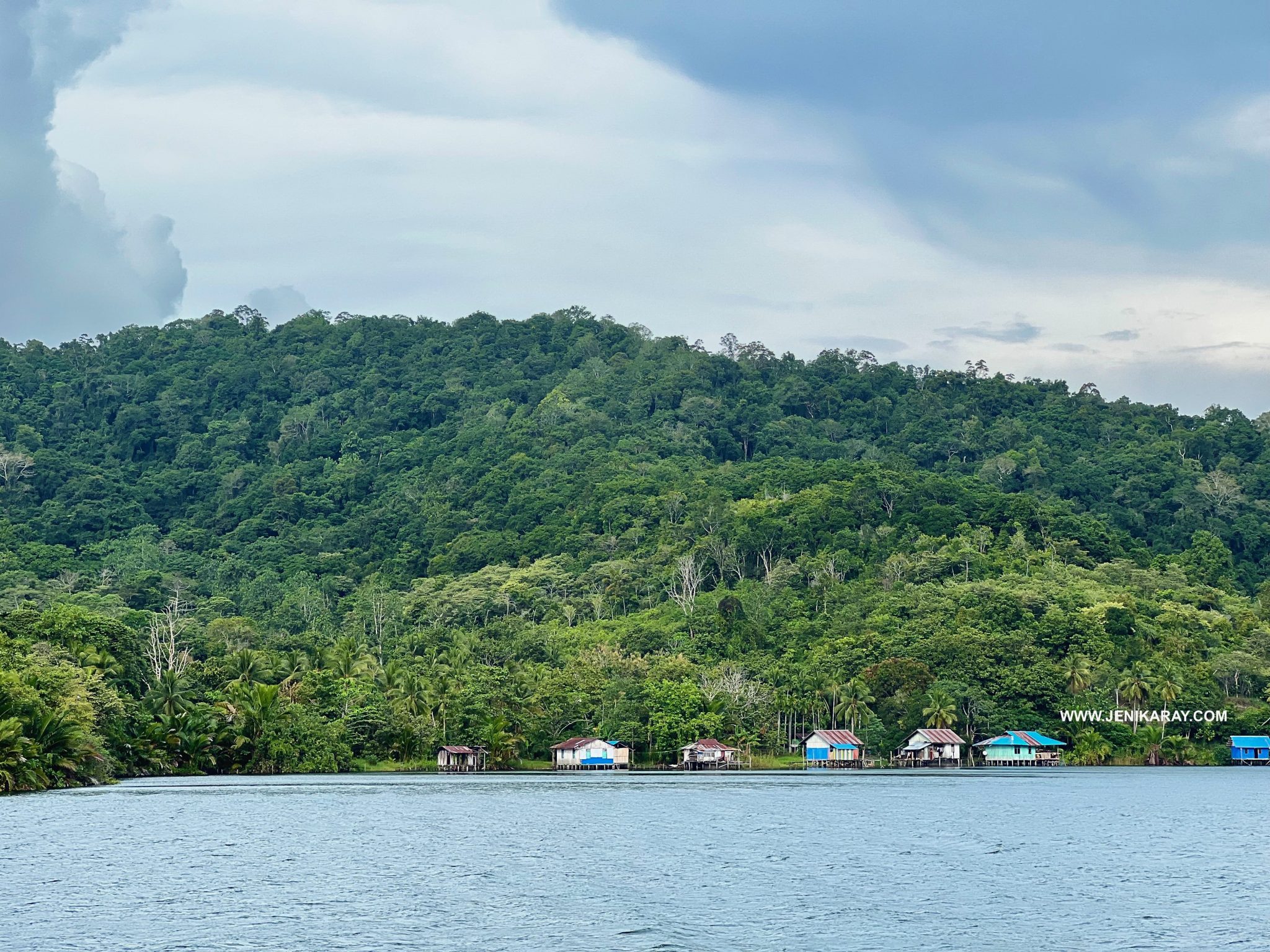 Tour Danau Sentani: Cara Baru Menikmati Pesona Danau Sentani – Jeni Karay